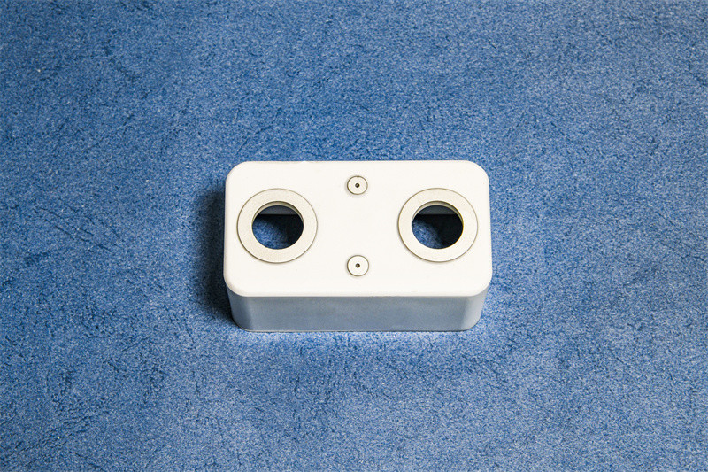 High Voltage Relay Metallized Brazing Alumina Ceramics 3.9g/Cm3 For EV Car
